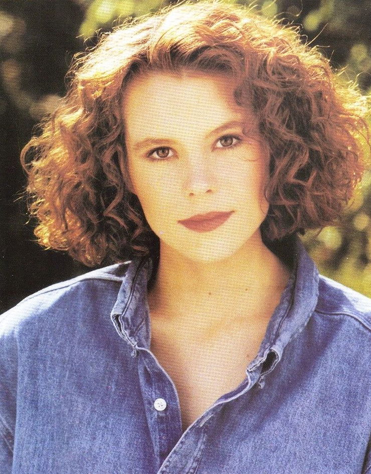 Robyn Lively image