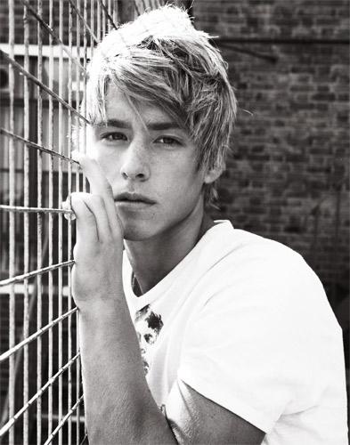 Picture of Mitch Hewer