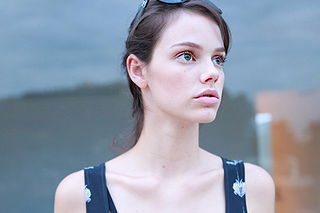 Laura Neiva pictures and photos