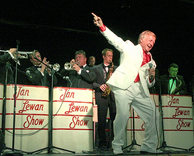 Jan Lewan pictures and photos