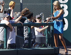 Heidi Watney pictures and photos