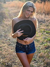 Jo Bellexo pictures and photos