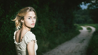 Stephanie Nur pictures and photos