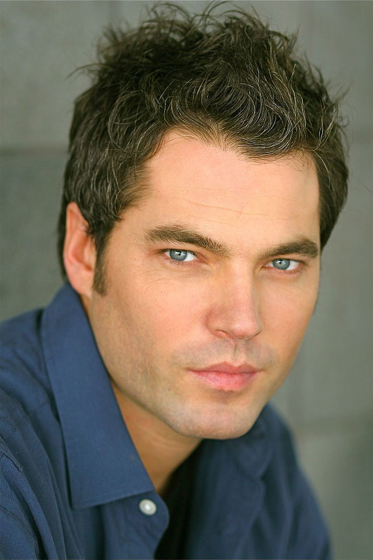 Picture of Tim Rozon