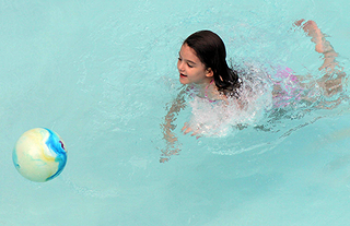 Suri Cruise pictures and photos