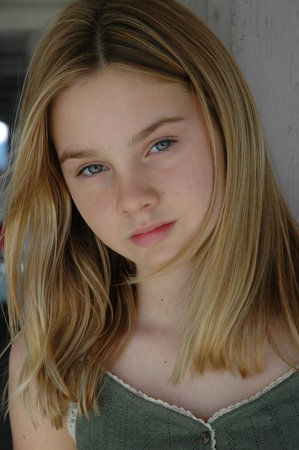 Picture of Carly Nahon