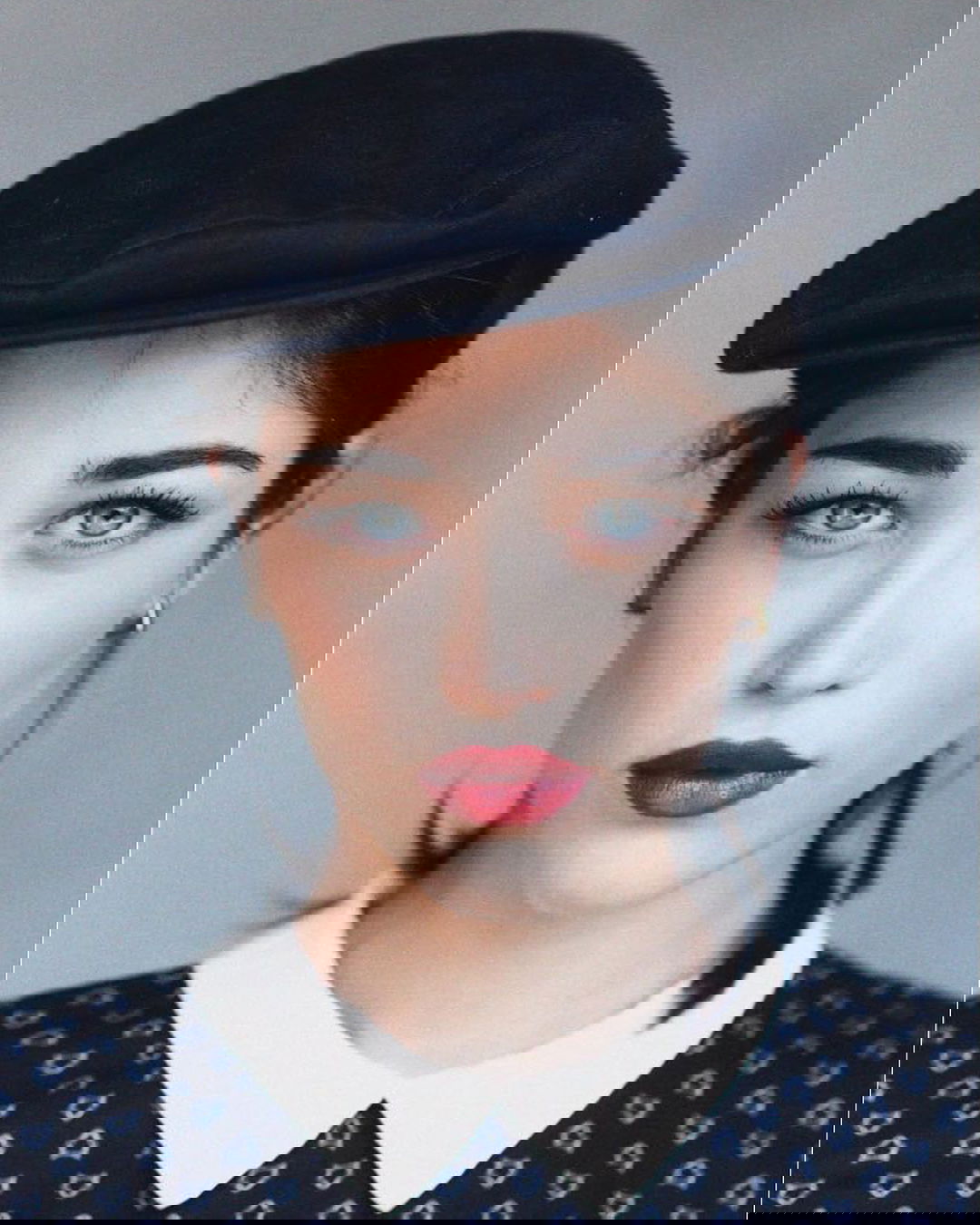 Victoria Barrett picture