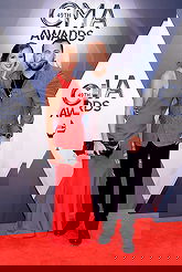 Tyler Farr pictures and photos