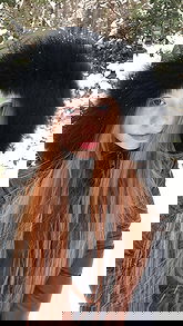 Layla Burns pictures and photos