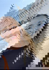 Elizabeth Landers pictures and photos