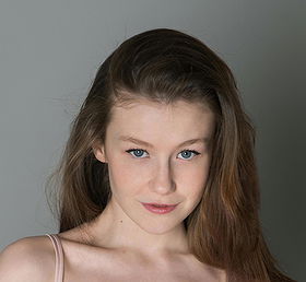 Tania Fox (Emily Bloom)