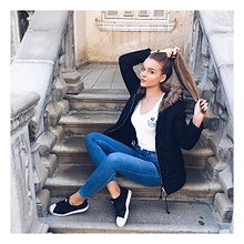 Anna Zak pictures and photos