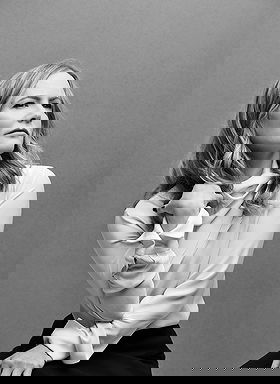 Jennifer Jason Leigh