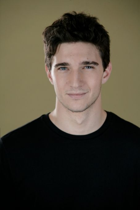 Picture of Ian Bohen